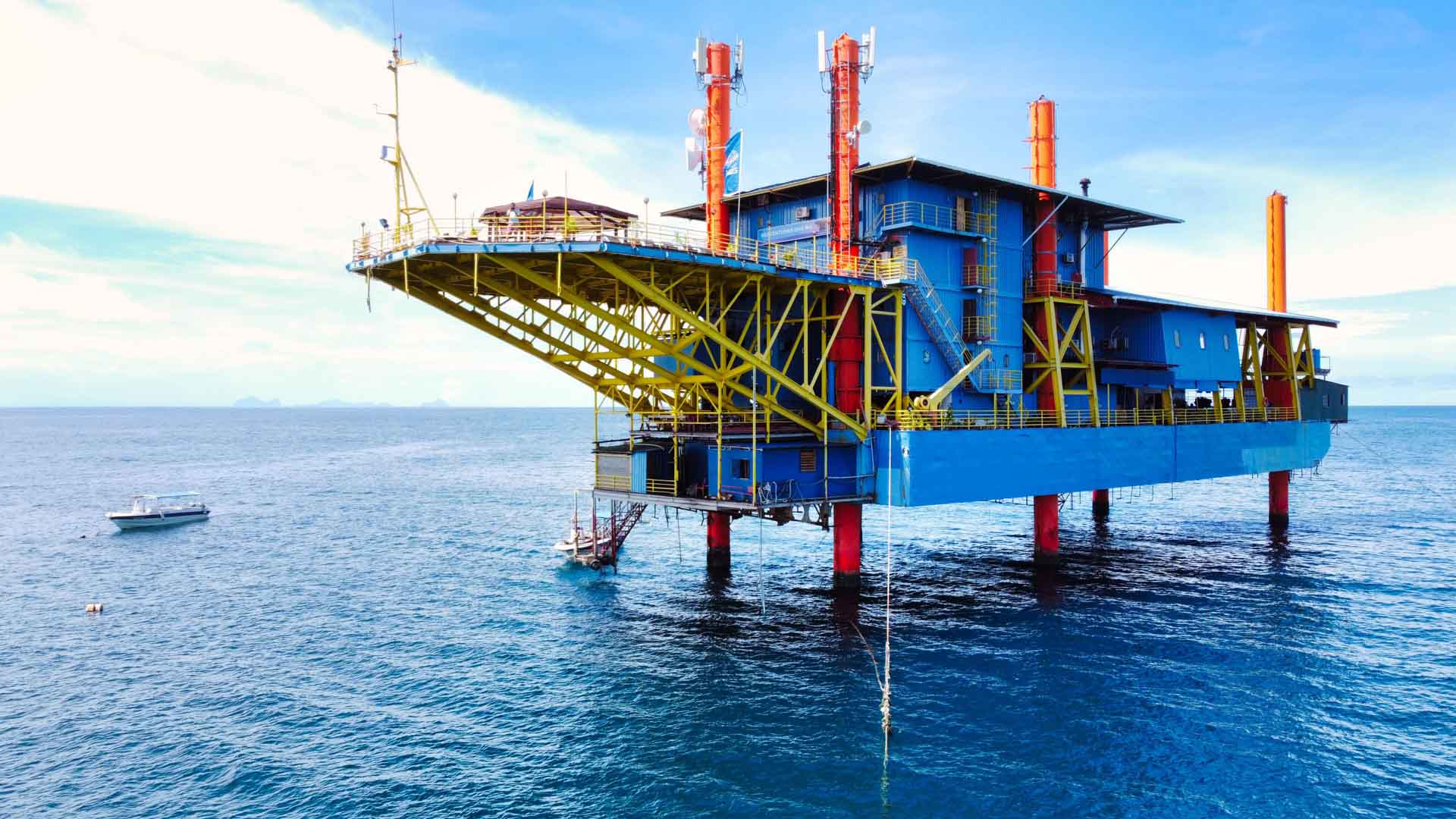 Sipadan Island: Seaventures Dive Rig - SabahTravel