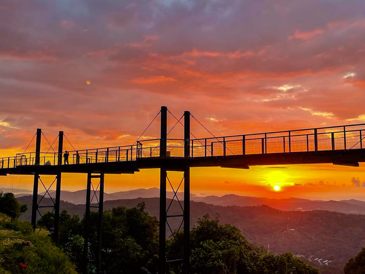 The Glass Bridge at Tamparuli - SabahTravel